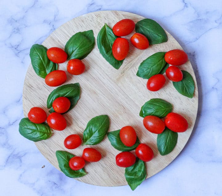 Caprese Christmas Wreath Appetizer - Make in 10 Minutes!