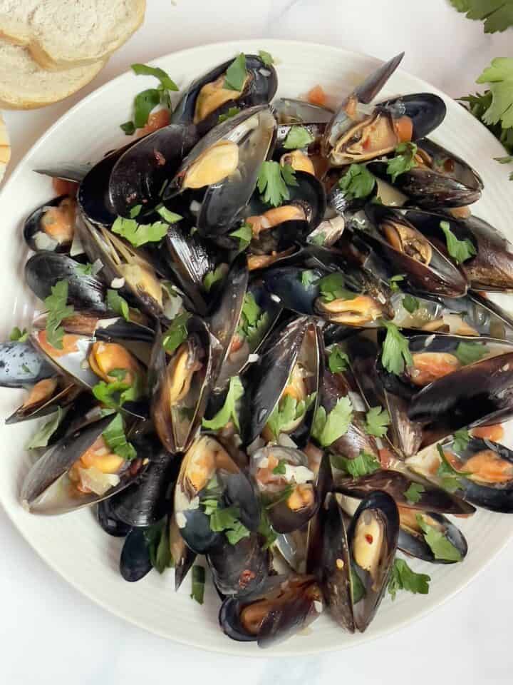 Instant Pot Mussels (Mussels Mariniere) - Tasty Oven