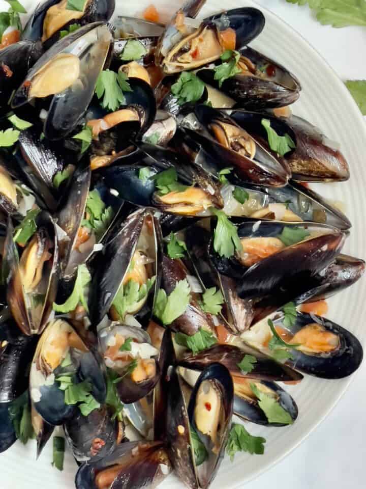 Instant Pot Mussels (Mussels Mariniere) - Tasty Oven