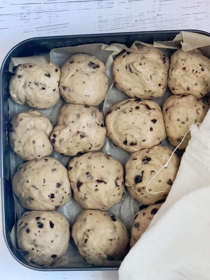 Bread Machine Hot Cross Buns – Tasty Oven