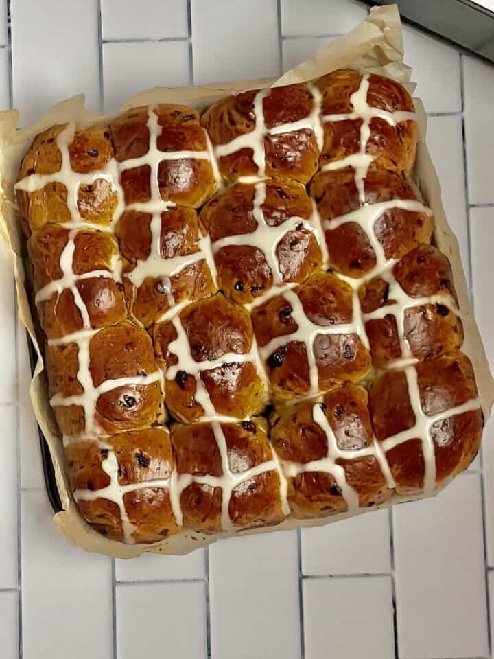Bread Machine Hot Cross Buns – Tasty Oven