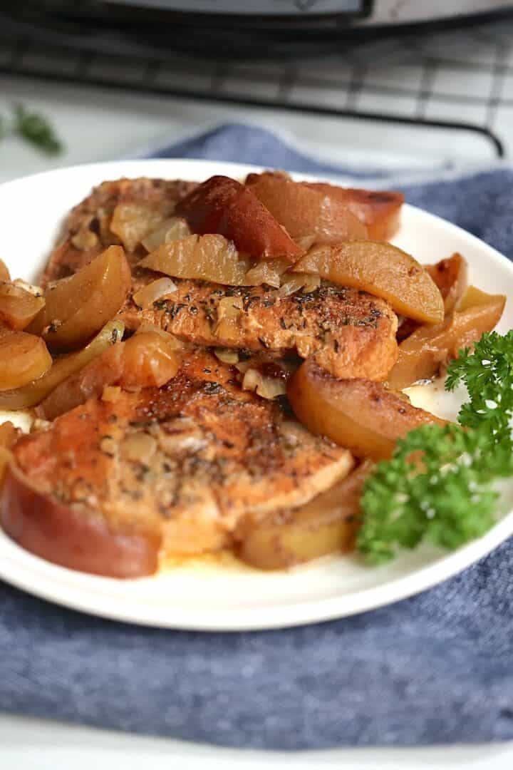 Easy Slow Cooker Pork Chops and Apples Recipe – Tasty Oven