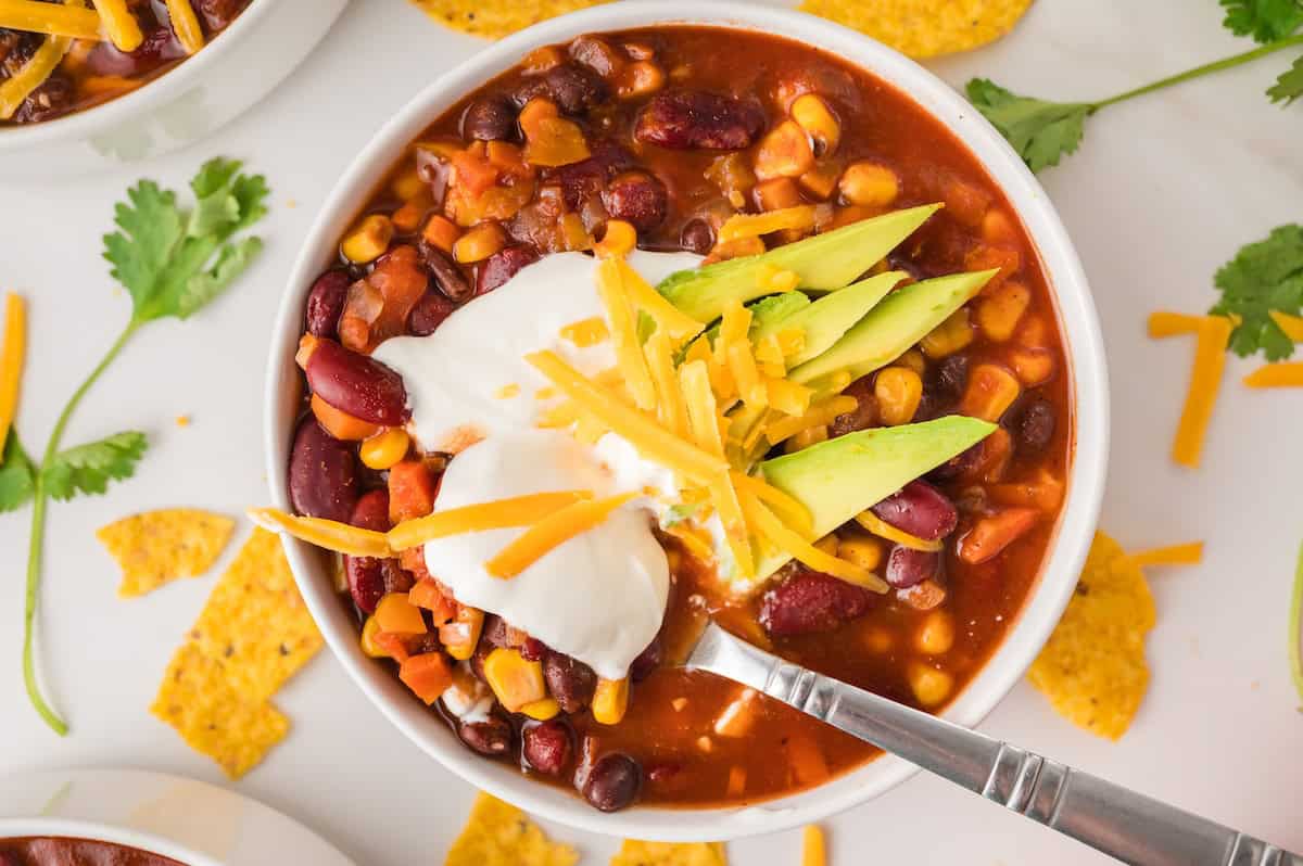 Crock Pot Vegetarian Chili (Easy Meatless Slow Cooker Recipe)