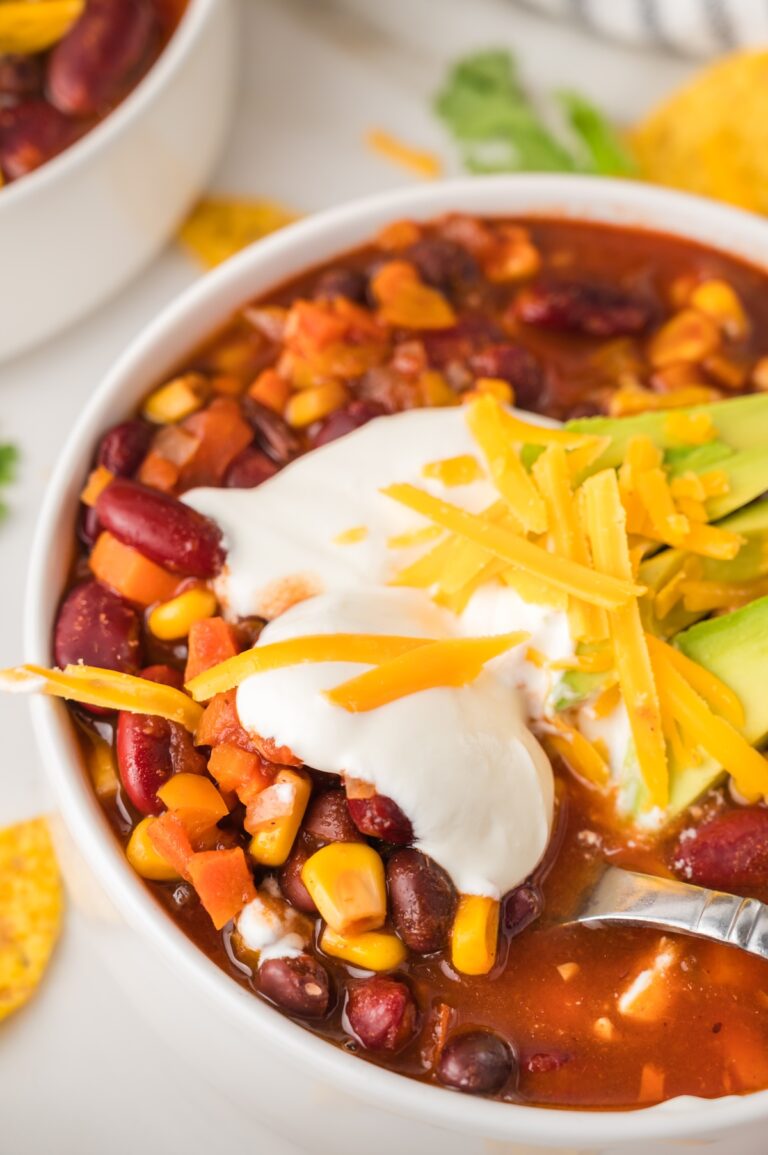 Crock Pot Vegetarian Chili (Easy Meatless Slow Cooker Recipe)