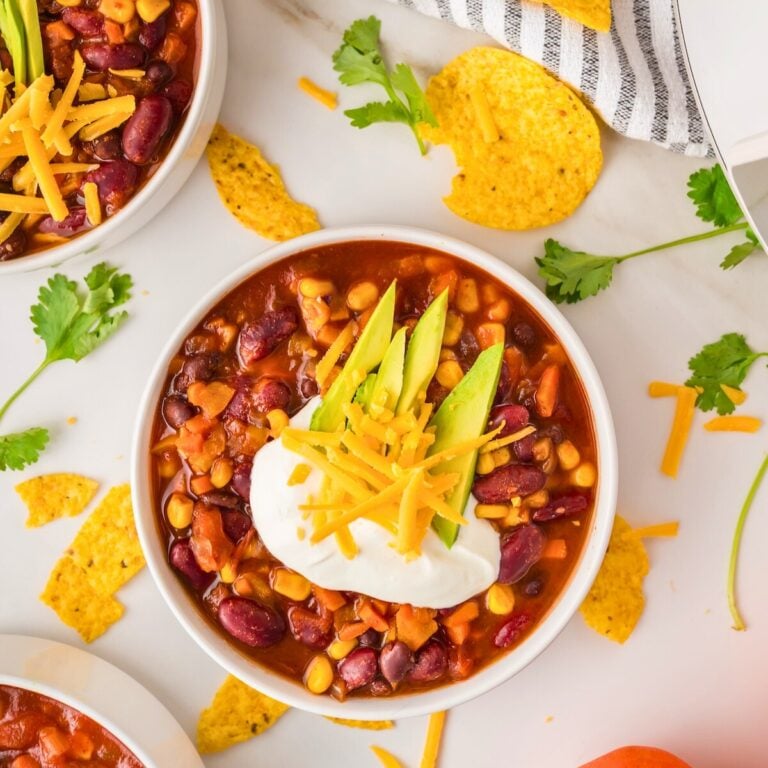 Crock Pot Vegetarian Chili (Easy Meatless Slow Cooker Recipe)